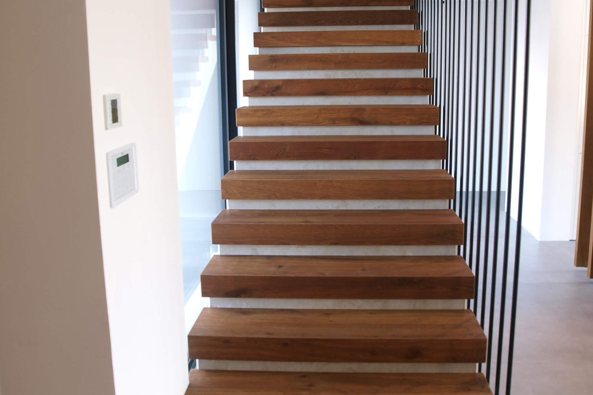 Design - angled steps on exposed concrete stairs - Scheucher Parkett