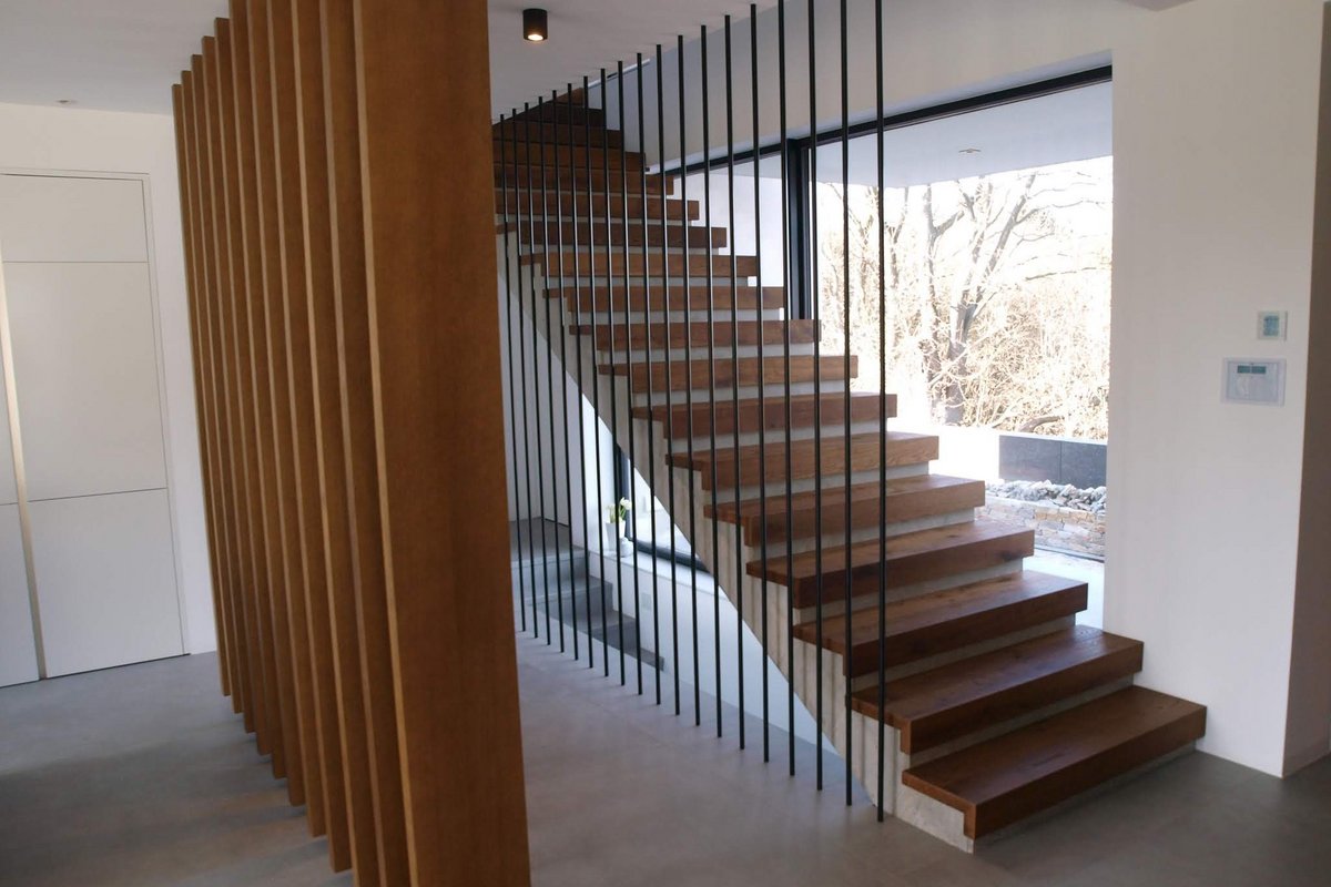 Design - angled steps on exposed concrete stairs - Scheucher Parkett